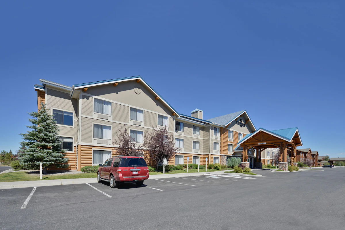 22 Best Choices for Where to Stay at Yellowstone National Park in 2022 ...